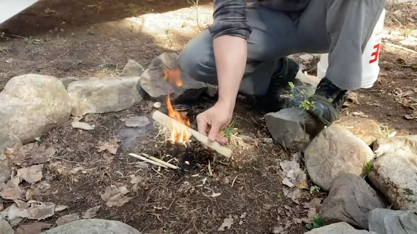 How to Build a Fire Starter Kit for Any Emergency | Mountain Ready ...